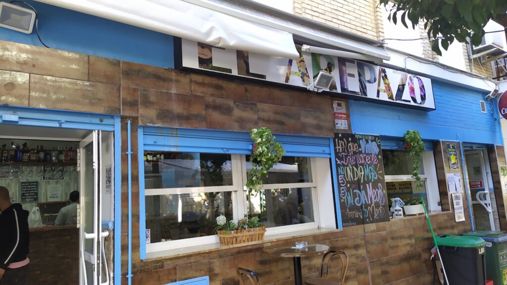 El Arepazo Sevilla: donde Venezuela conquistó La Macarena con arepas ...