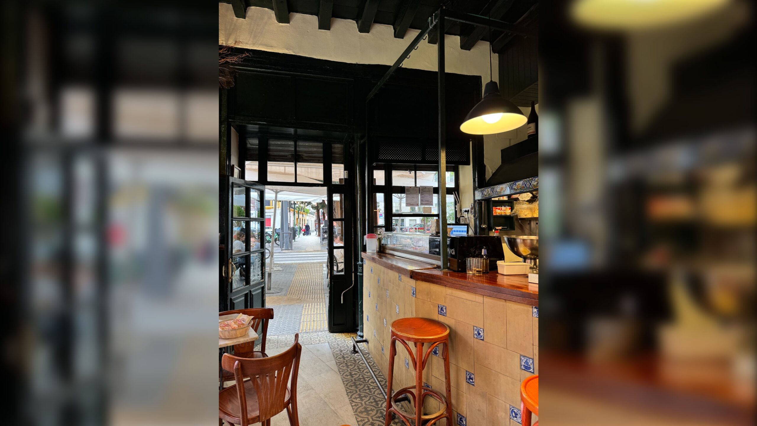 Los Coloniales: taberna histórica con solomillo al whisky mítico en ...